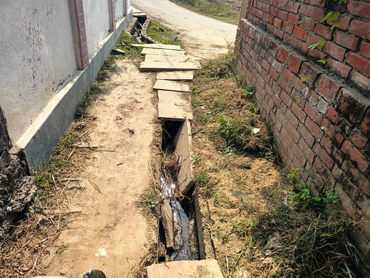 Villagers are getting injured after falling into open drains in Mishrapura.