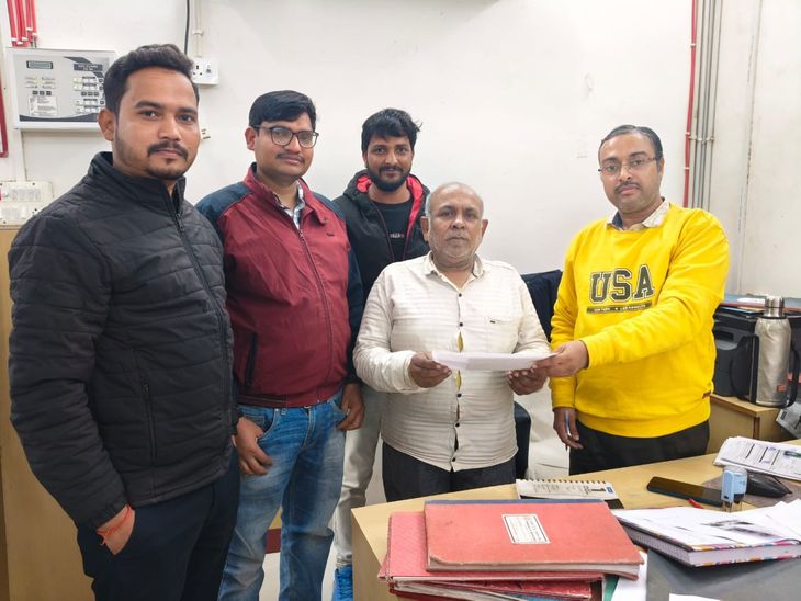 PMJJBY beneficiary receives cheque of Rs 2 lakh