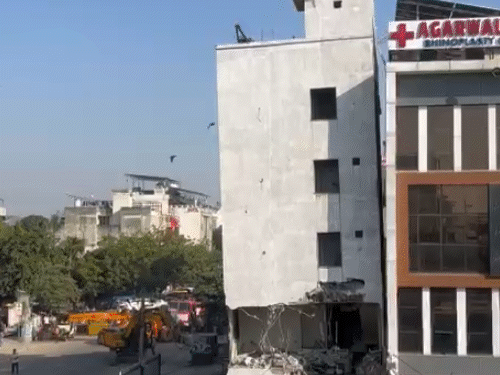 Video of a 5-storey hotel collapsing in 3 seconds