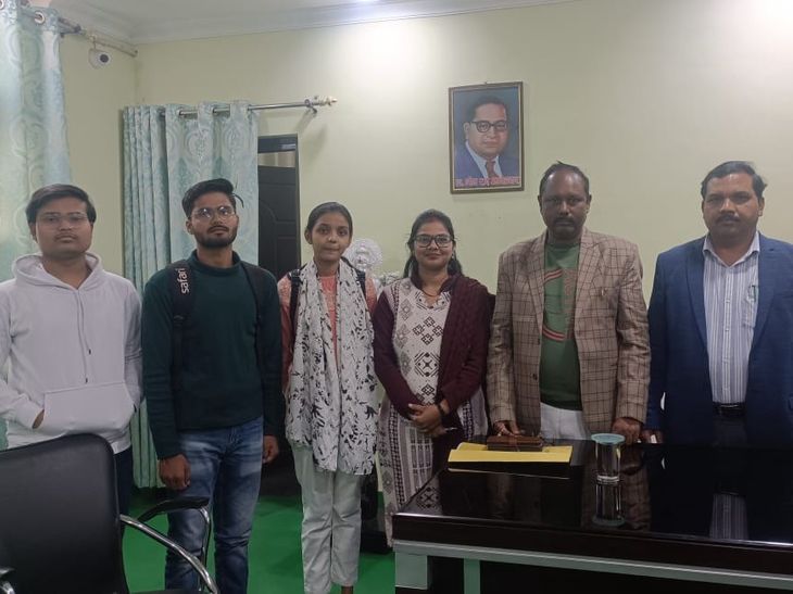 Obra College students won the district level competition