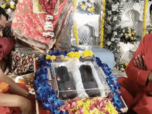 Shri Sai Charan Paduka reached Agra from Shirdi