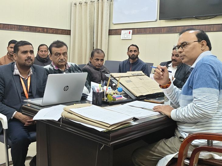 CMO withheld the salaries of 10 eye examination officers.