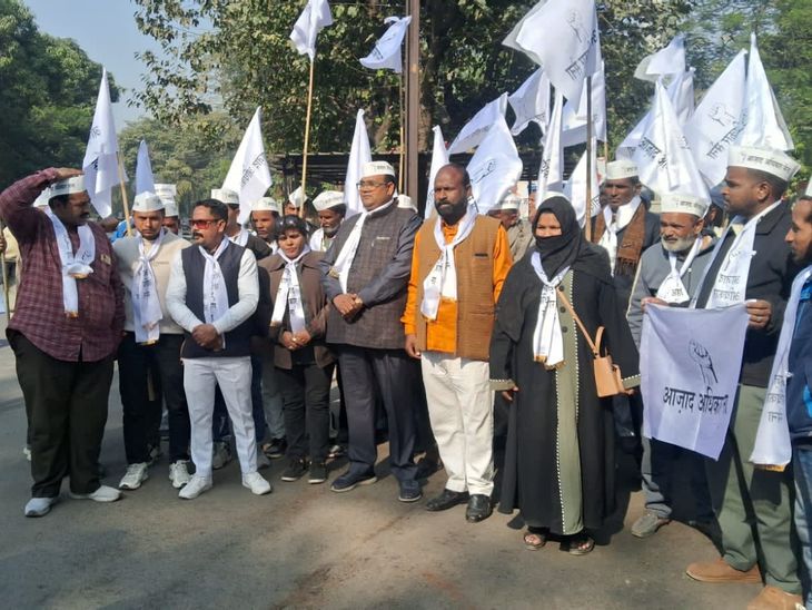 Meerut: Protest against illegal encroachment on 1600 bigha land | मेरठ ...