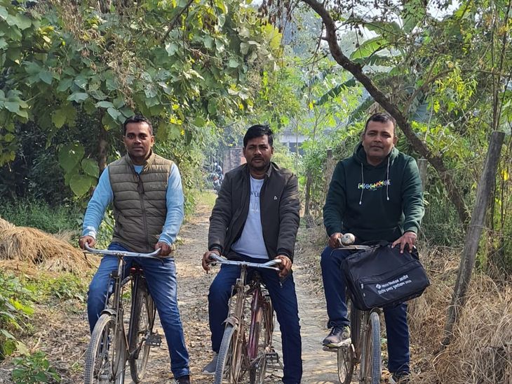 Panchayat secretaries' cycle satyagraha begins | पंचायत सचिवों का ...