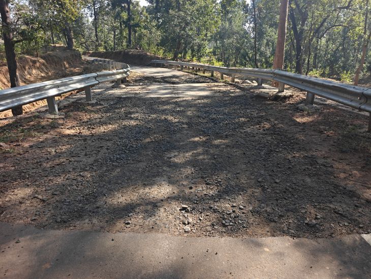 Road in Umaria has been uprooted in a year, gravel has become visible