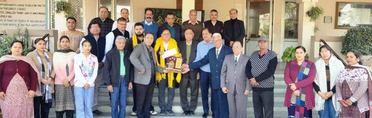Khatri Chetna Manch Charitable Trust paid the fees of needy students ...
