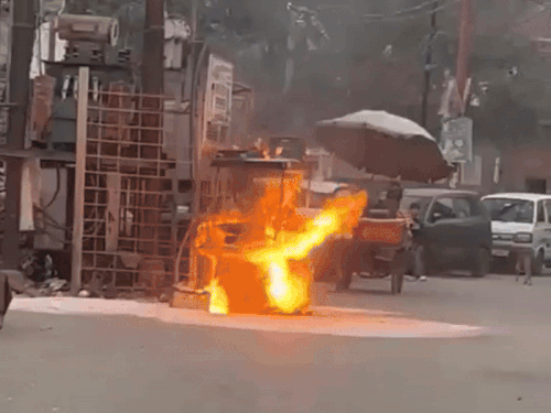 A momo stall caught fire after a gas cylinder exploded.