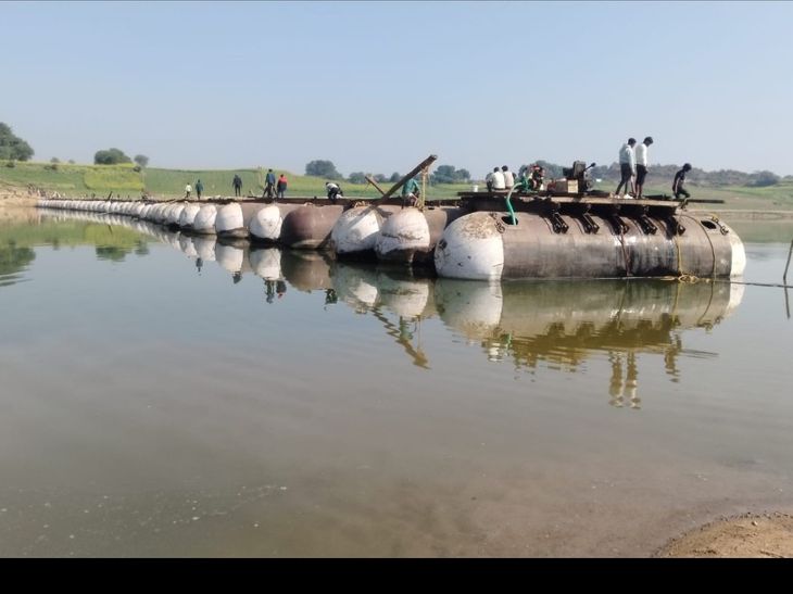 Pipa bridge construction on Pinahat Chambal river stopped