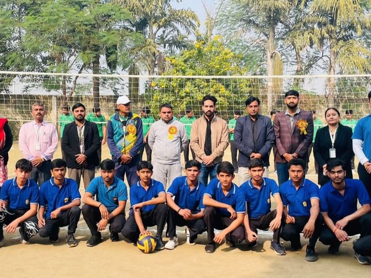 Nilgiri and Aravali House in the finals of Inter House Volleyball