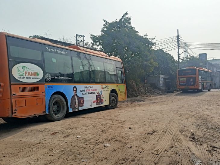 Electric bus service resumed on Agra-Kheragarh route