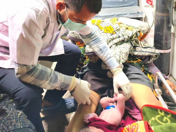 Woman gives birth to a son in an ambulance in Pinahat