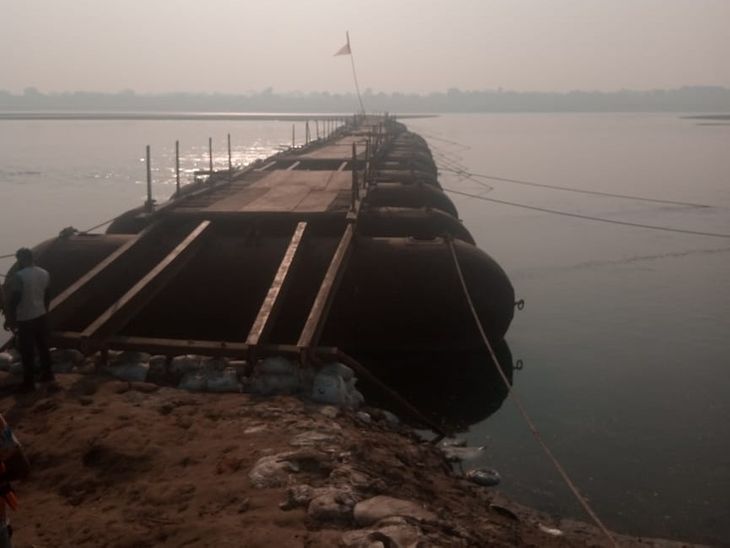 Pipa bridge being built on Sitamarhi Ganga Ghat | सीतामढ़ी गंगा घाट पर ...
