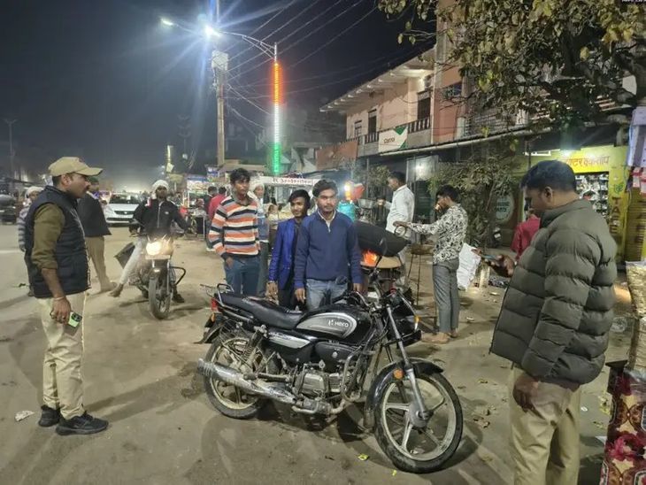 Kheragarh police issued challans to 26 vehicles.