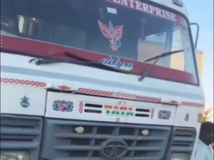 MP number plate installed on UP dumper