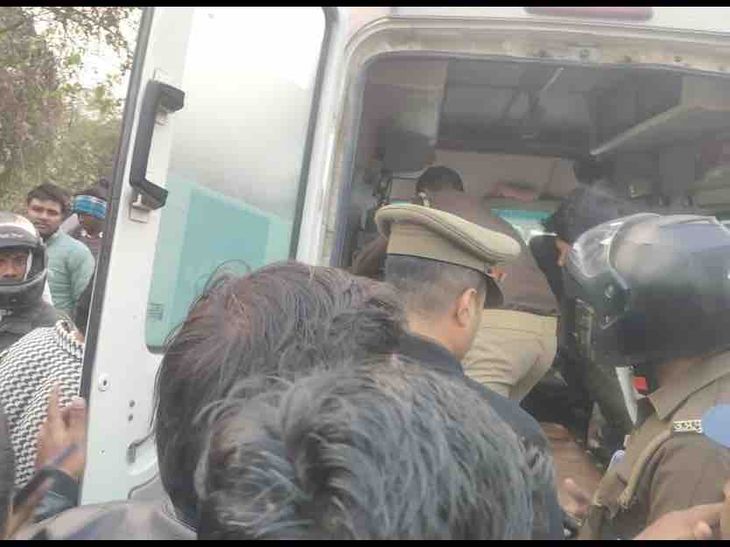 DCM-bike collision in Azamgarh, youth seriously injured