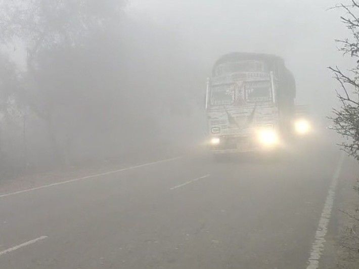 Dense fog engulfs Rajakheda for the second day, with visibility down to ...