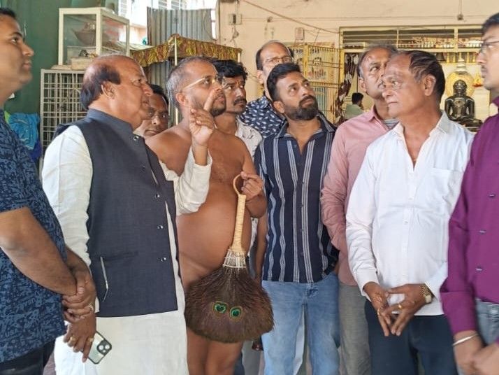 Auspicious entry of Digambara Jain monk Pranut Sagar in Kagadipura ...