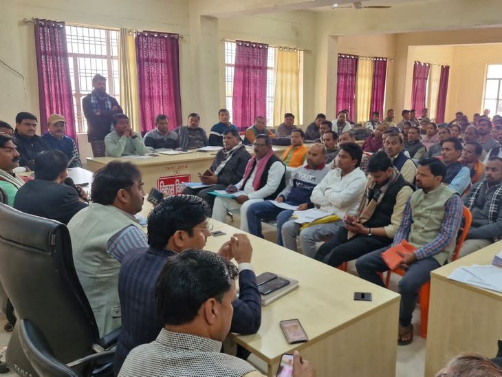 Kishani SDM held an all-party meeting on SIR | किशनी एसडीएम ने एसआईआर ...
