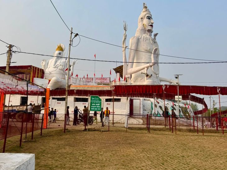 A huge crowd gathered at the Simuni Mouni Baba Dham fair.