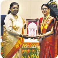 Artist Gayatri Rani receives National Handicrafts Award