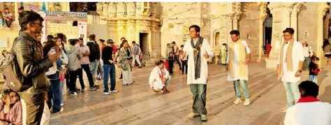 Street play at Fatehsagar-Gangaur Ghat, message of road safety given ...