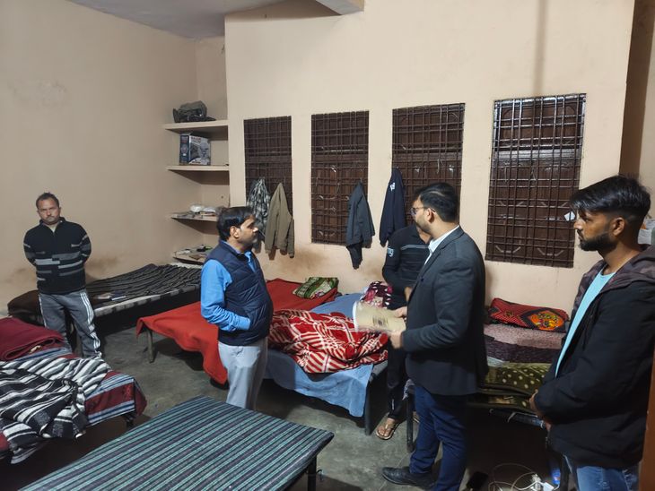 Garautha Tehsildar inspected Gursarai night shelter