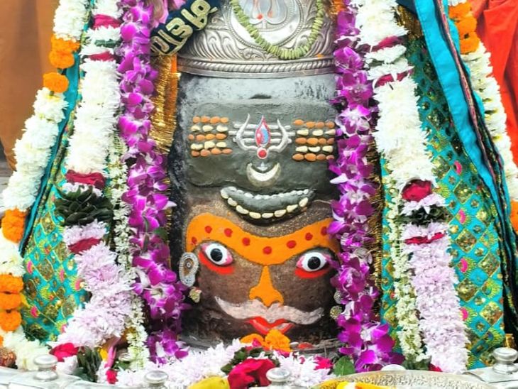 The three-eyed Lord Mahakal is adorned with Tripund Trishul and Bhang.