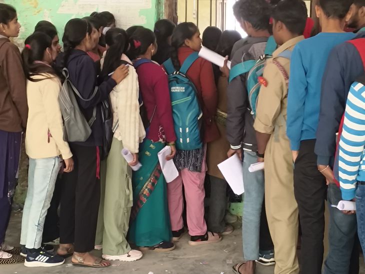 Examinations begin at Atarra PG College | अतर्रा पीजी कॉलेज में ...