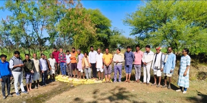 Sakhi Seva Sangathan and Navankur Samiti tied sacks on the drain in ...