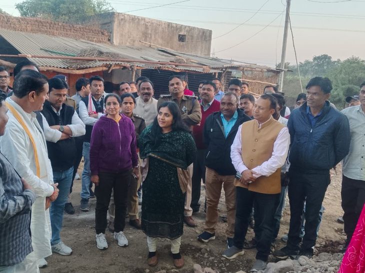 MP Governor's Nimar visit, Collector's inspection | MP गवर्नर का निमाड़ ...
