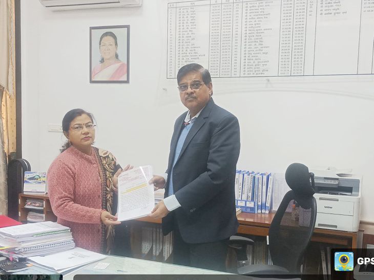 Demand for stoppage of trains at Gosaiganj station
