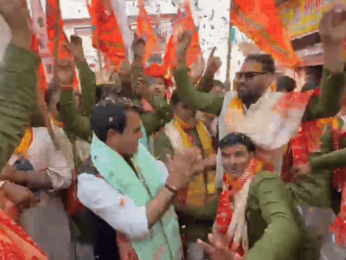 MLA dances with devotees, VIDEO
