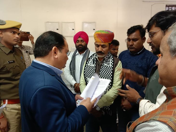Kshatriya Rawat Rajput Parishad submitted a memorandum to the Collector.