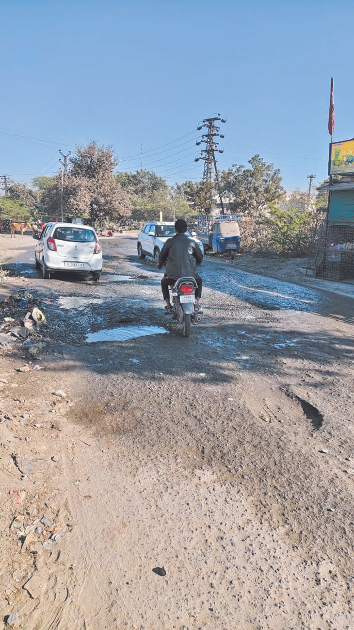 Potholes on the road, leakage in the pipeline causing mud to spread