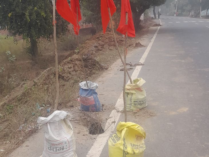 The culvert on the Bah Kachaura Ghat highway collapsed