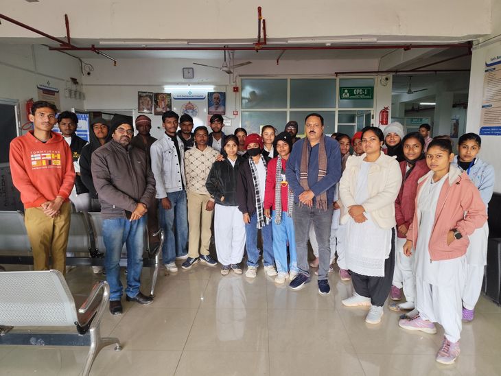 Students made an educational tour of the college in Konch | कोंच में ...