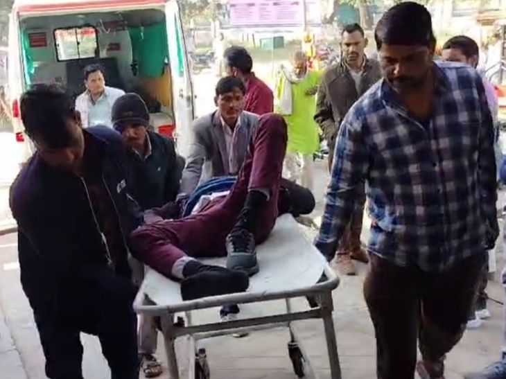 Bike lost control and fell on Kailiya Road | कैलिया रोड पर बाइक ...