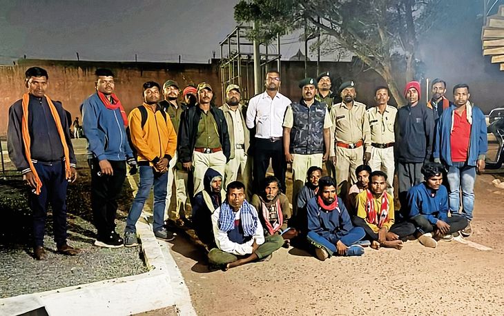 10 people who came to encroach were sent to jail | अतिक्रमण करने आए 10 ...