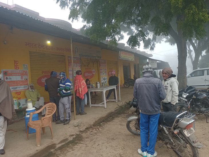 There is no arrangement for bonfire in Gauraghat. | गौराघाट में अलाव की ...