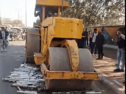 Now the bulldozer has started running on the silencer too, VIDEO