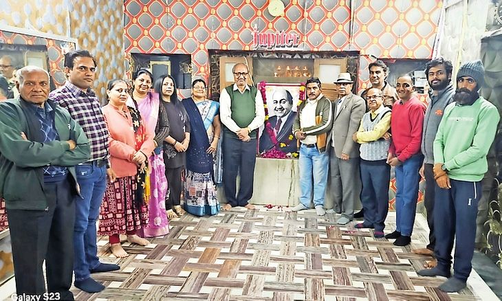 Paid floral tribute to Mohammad Rafi on his birth anniversary | मोहम्मद ...