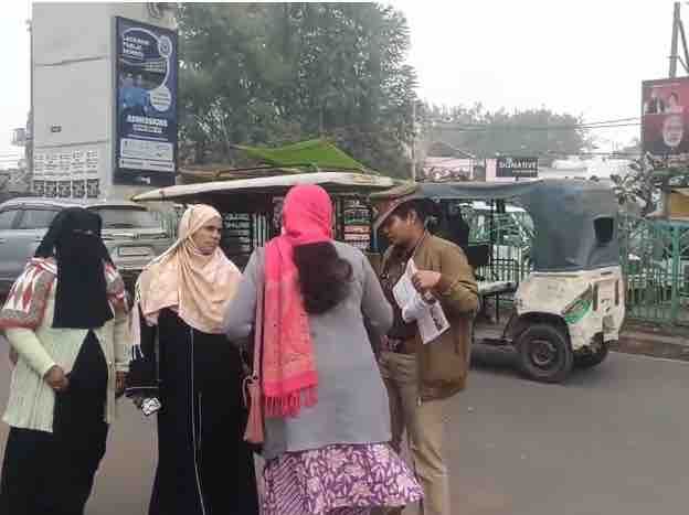 Campaign at Munshi Pulia intersection under Mission Shakti campaign