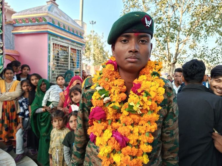 A father who sold vegetables in Gohand made his son a soldier. | गोहांड ...