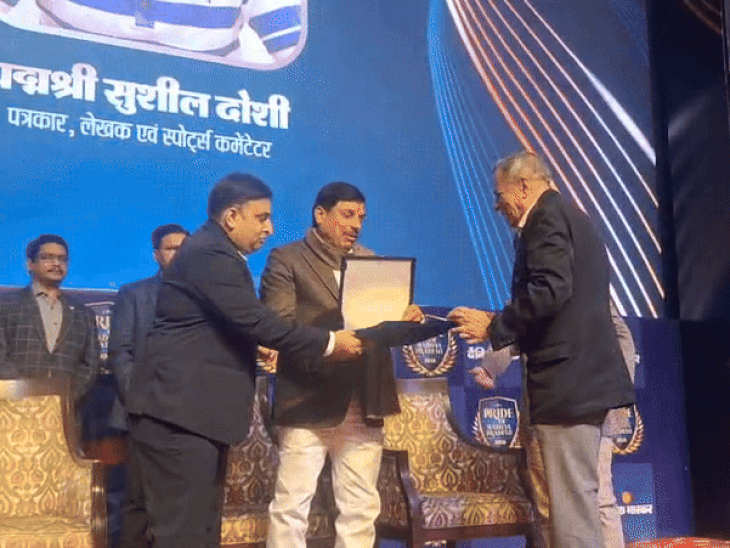 CM presented Bhaskar Pride Award to 91 personalities