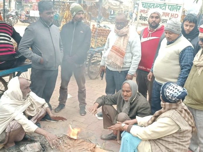 The effect of cold started becoming visible during the day in Azamgarh ...