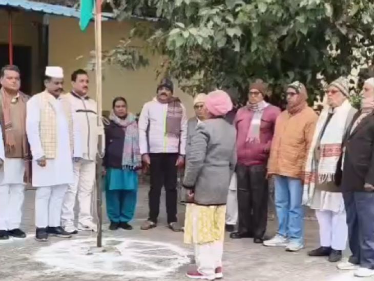 Congress Foundation Day celebrated, flag hoisting done | मनरेगा से ...