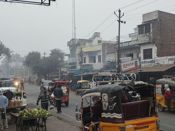 Severe cold in Raya, people rely on bonfires throughout the day | राया ...