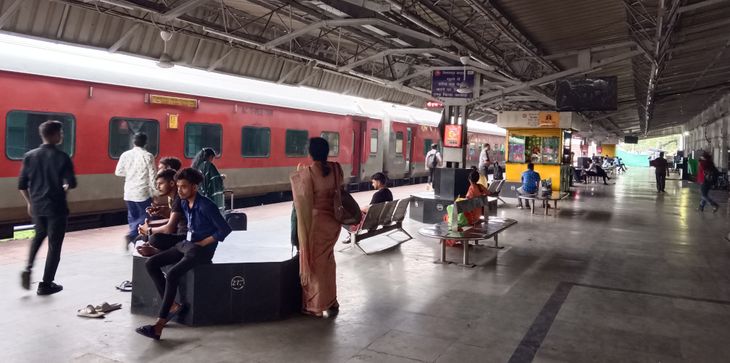 Shivnath 1 Link Express arrived 3 hours late