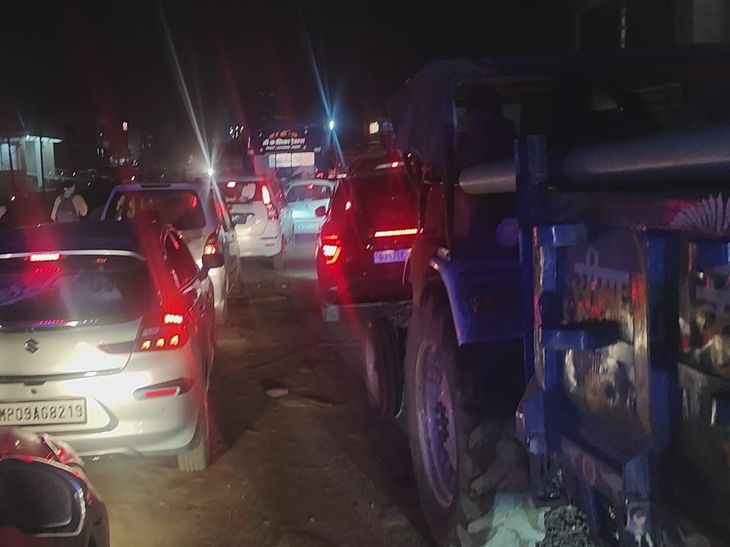 Barwani's Anjad checkpoint faces traffic jam, ambulance stranded ...