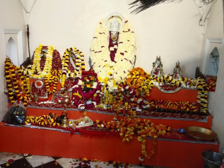 Devotees bowed down at the Sun Temple in Ayodhya on New Year's Day